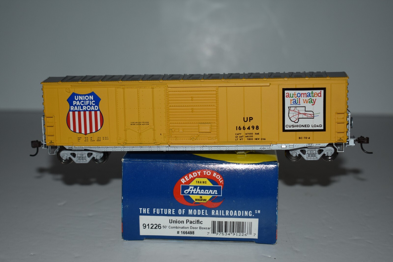 HO Scale Athearn 91226 Union Pacific 50' Combine Door Boxcar 166498 ...