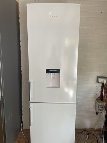 Fridgemaster MC55264D Fridge Freezer With Water Dispenser (no plumbing ...