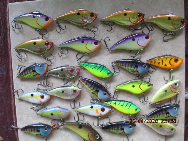 Rattle Traps lot of 25 Booyah Rapala unknown lipless baits | eBay