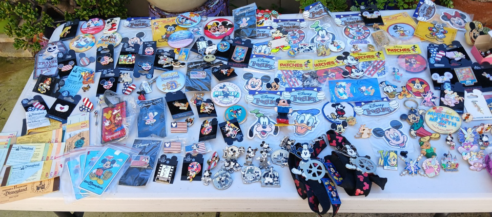 Big Lot collection Walt Disney trading pins patches Mickey Mouse Disney ...