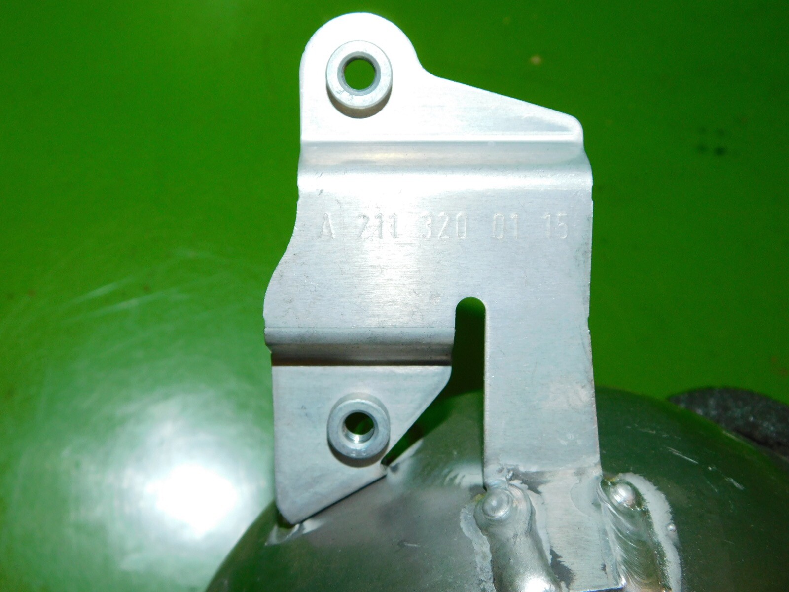 06-11 CLS 550 63 W219 OEM 2113200115 air suspension tank cell chamber ...