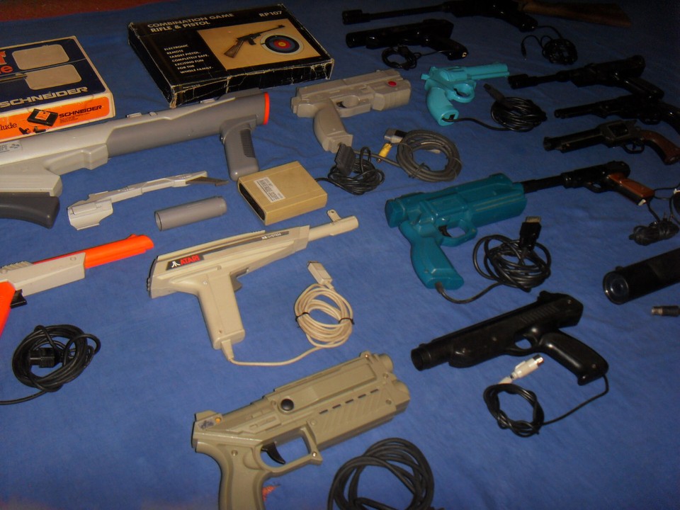 VENTE A L'UNITE POSSIBLE Lot 15 pistolet lightgun ancienne console pong ...