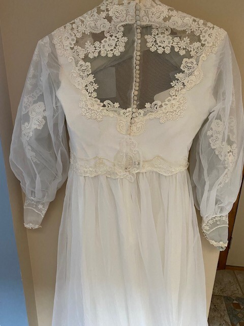 Vintage 1983 Wedding Gown with Slip and Wreath Headpi… - Gem