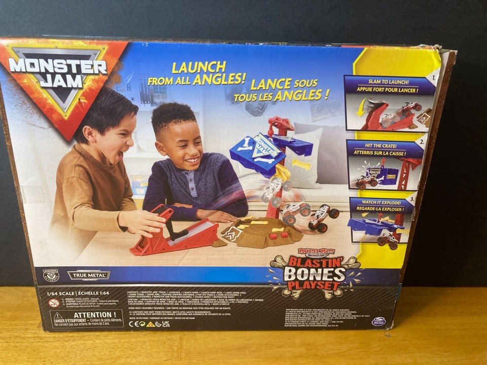 Monster Jam Blastin Bones Playset w/ Exclusive Monster Mutt Dalmation ...