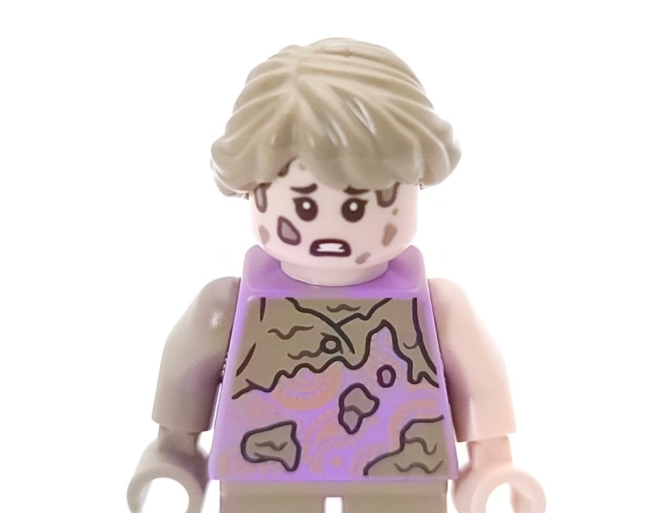 Lego Mini Figure Jurassic Park Lex Murphy Dirt Stains Pattern from Set ...