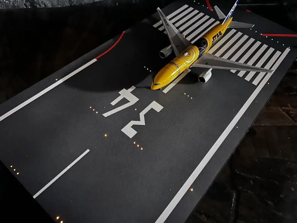 Delta Groove Runway Narita Airport Diorama 1/200 Scale Model Display ...