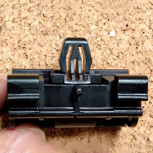 GENUINE LAND ROVER DOOR MOULDING CLIP RANGE ROVER 03-12 DYC000091 | eBay