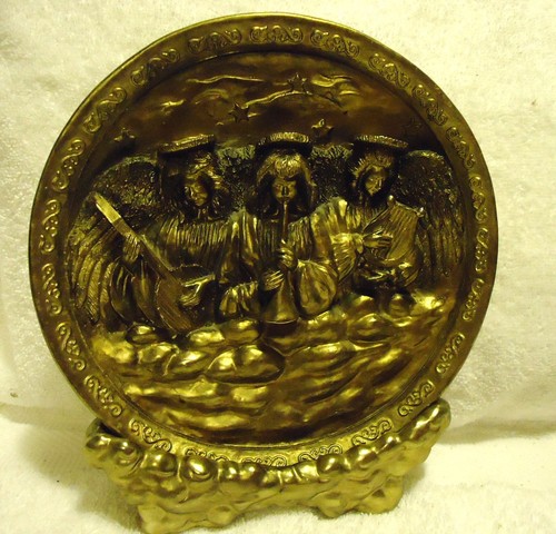 HEAVY GOLD CERAMIC ANGELS PLATE WITH MATCHING STAND...7 1/2" IN ...