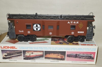 O gauge Lionel 6-9323 Santa Fe Ry bay window caboose car train Famous ...