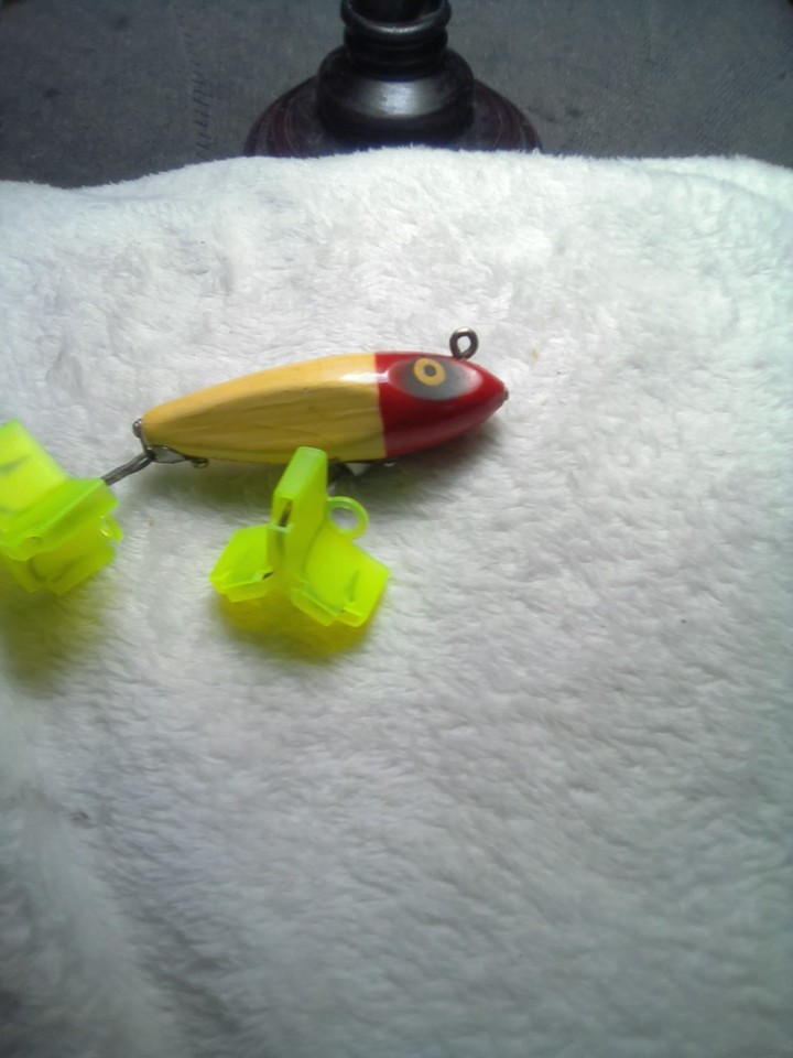 (Sea Runt)Vintage Gold Eye Heddon SEA RUNT Wood Lure In Great Cond ...