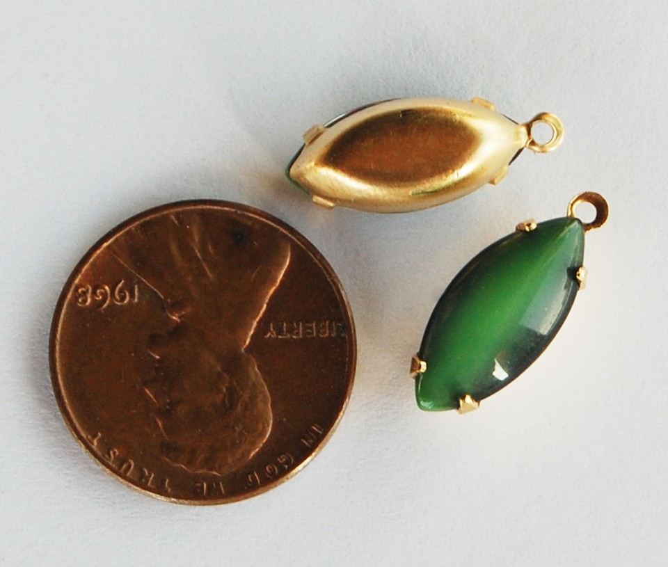 VINTAGE GLASS NAVETTE MARQUIS PENDANT BEADS • 15x7mm • DARK GREEN ...
