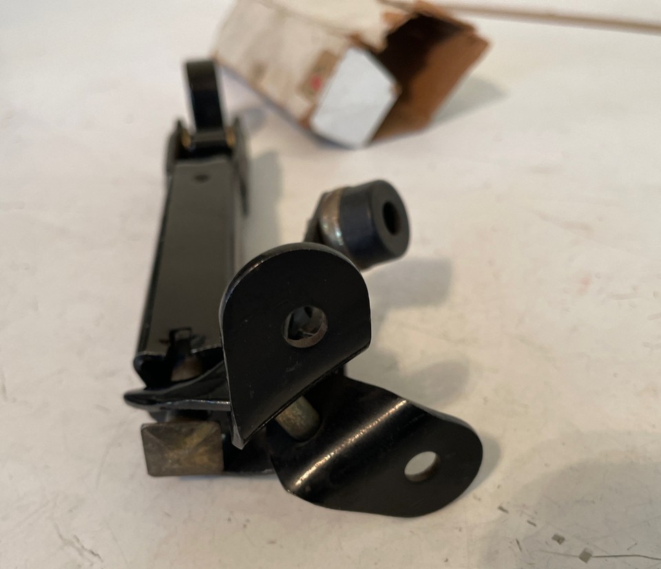 GENUINE MACK HOOD LATCH 3QM210P4 NEW OEM | eBay