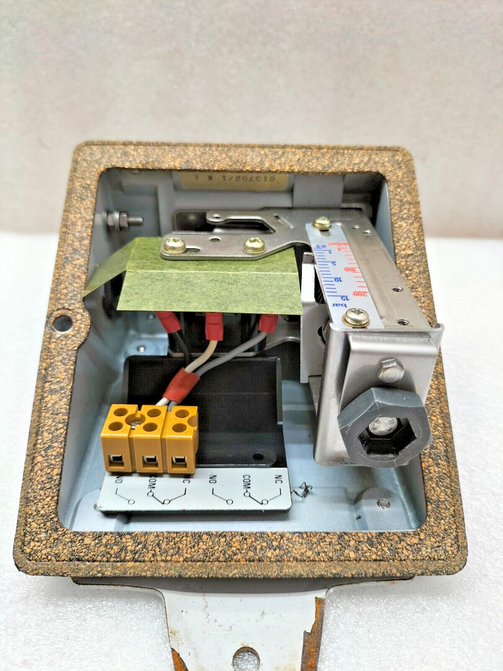 DELTA CONTROLS PRESSURE SWITCH TYPE 201 | eBay