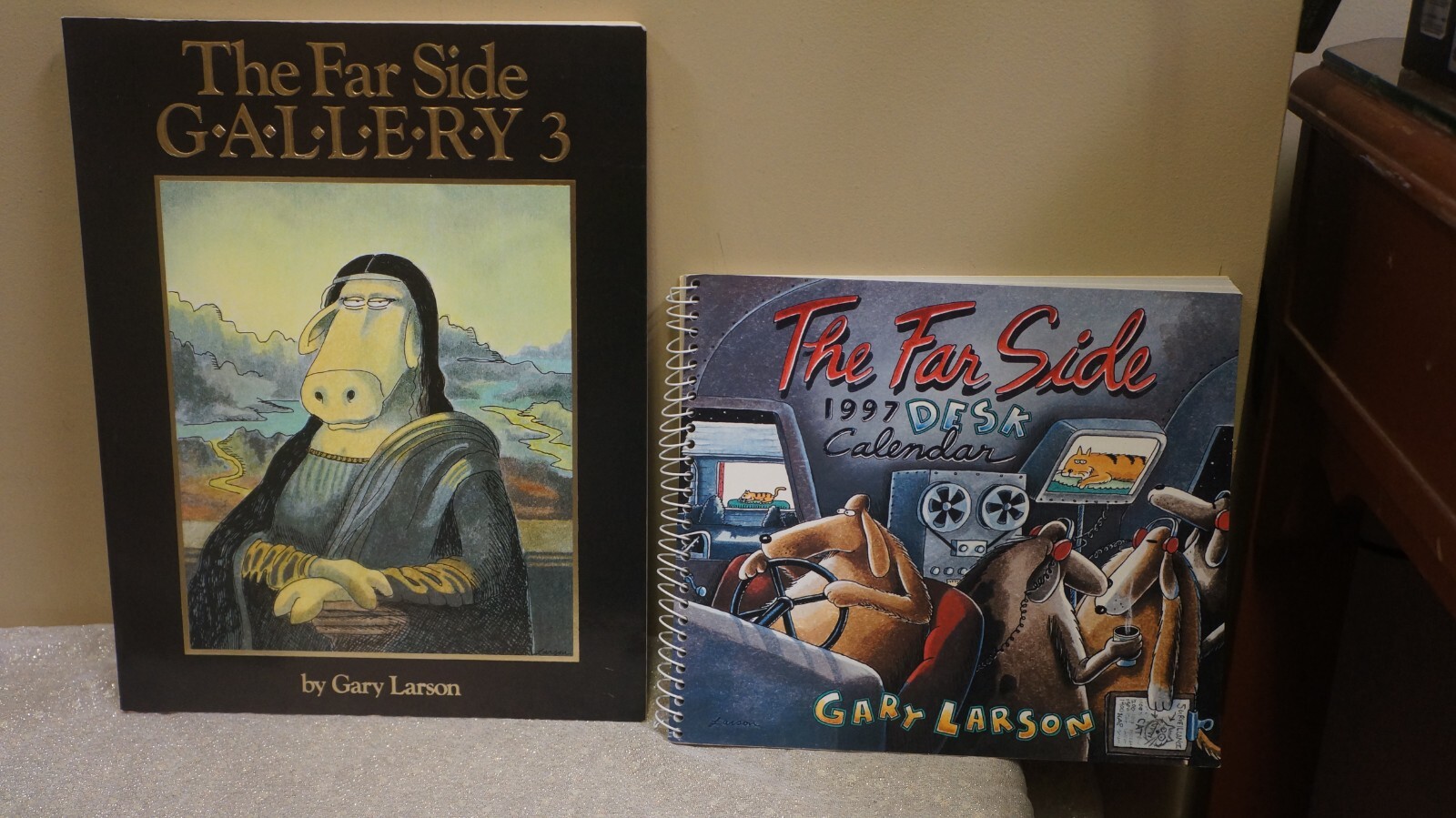 LOT OF 2 FAR SIDE PAPERBACK BOOKS-FARSIDE GALLERY 3-1997 DESK CALENDAR ...