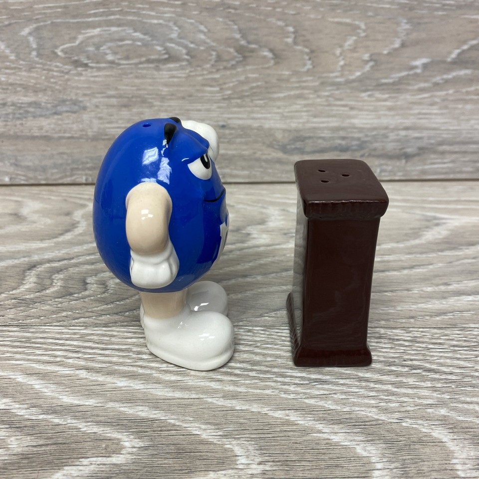 M&M's Salt & Pepper Shakers Set Blue with Brown Bag Benjamin & Medwin ...