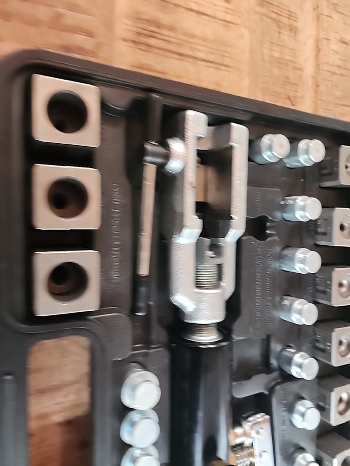 Mastercool 71475 Universal Hydraulic Flaring Tool Set has seen minimal ...