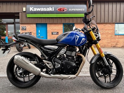Triumph Motorcycle SPEED 400 Just 2100 Miles Blue Classic Style Naked ...