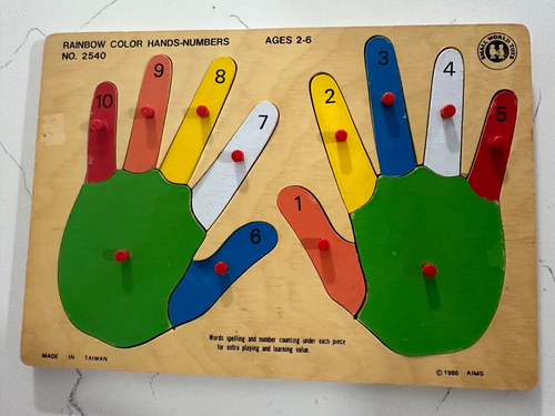 Small World Toys Rainbow Color Hands - Numbers - Colors/Number ...