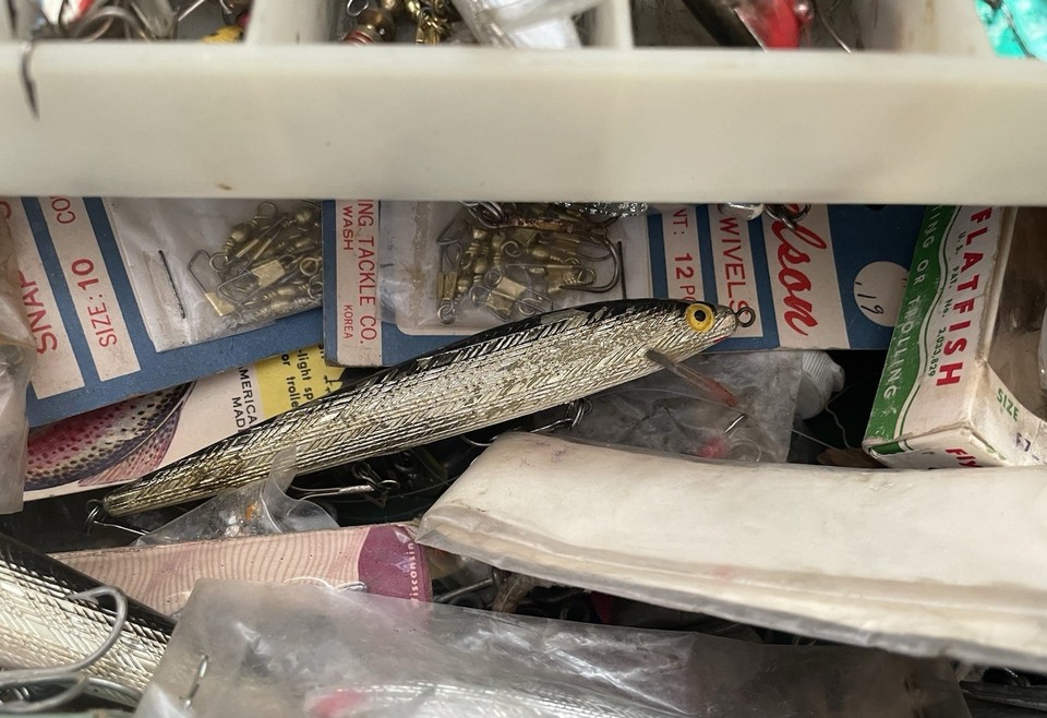 Vintage Victor Tackle Box Full Of Vintage Lures Few New See Pics ...