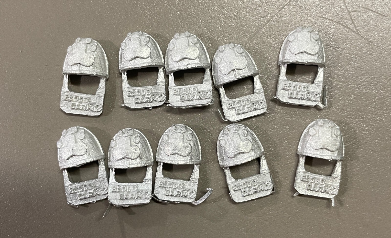 Warhammer 40k Space Wolves: 10x Pack Metal Paw Print Shoulder Pads | eBay