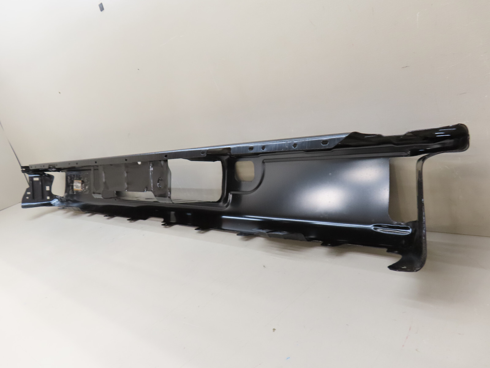 2016-2019 NISSAN TITAN XD REAR BUMPER FACE STEP BAR OEM 85030-EZ30C | eBay