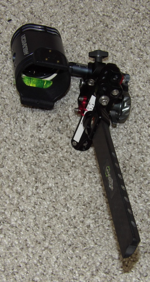 Axcel Landslyde Carbon Bar w/Ultraview Double Pin Bow Sight Mathews ...