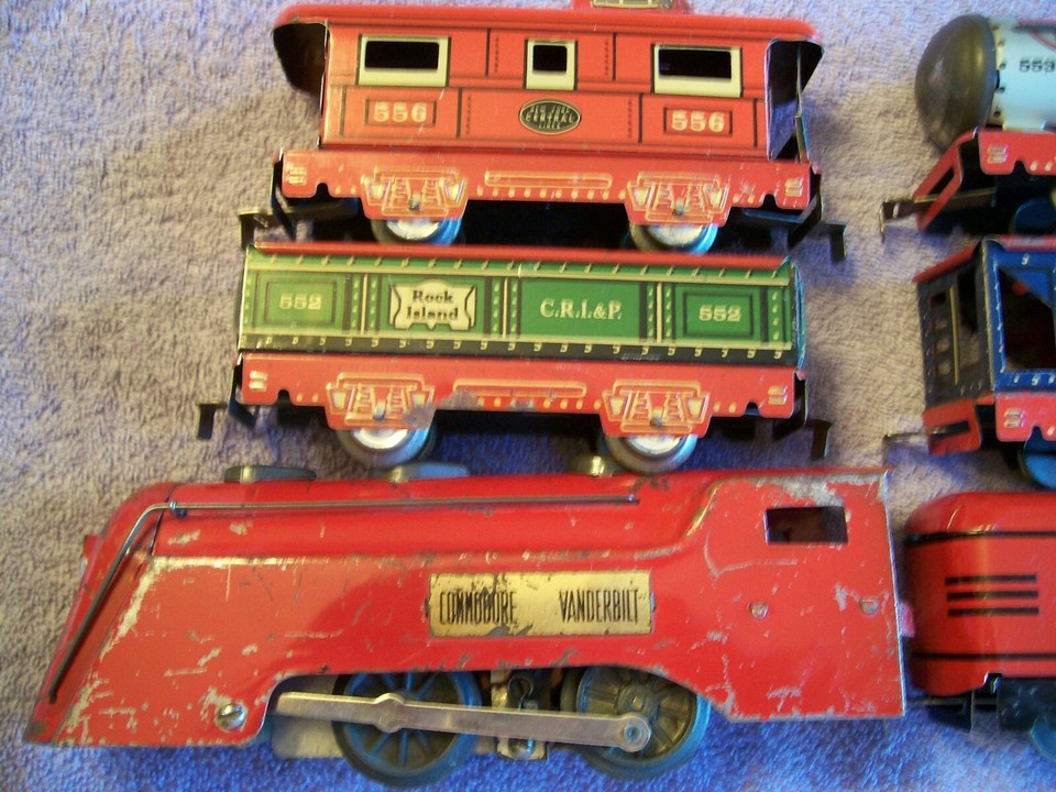 MARX COMMODORE VANDERBILT RED ENGINE AND RED FRAME CARS. NICE CONDITION ...