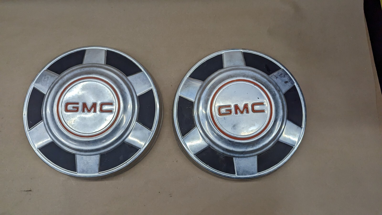 2 VINTAGE GMC CHEVY PICKUP TRUCK JIMMY VAN HUBCAPS WHEEL COVERS CENTER ...