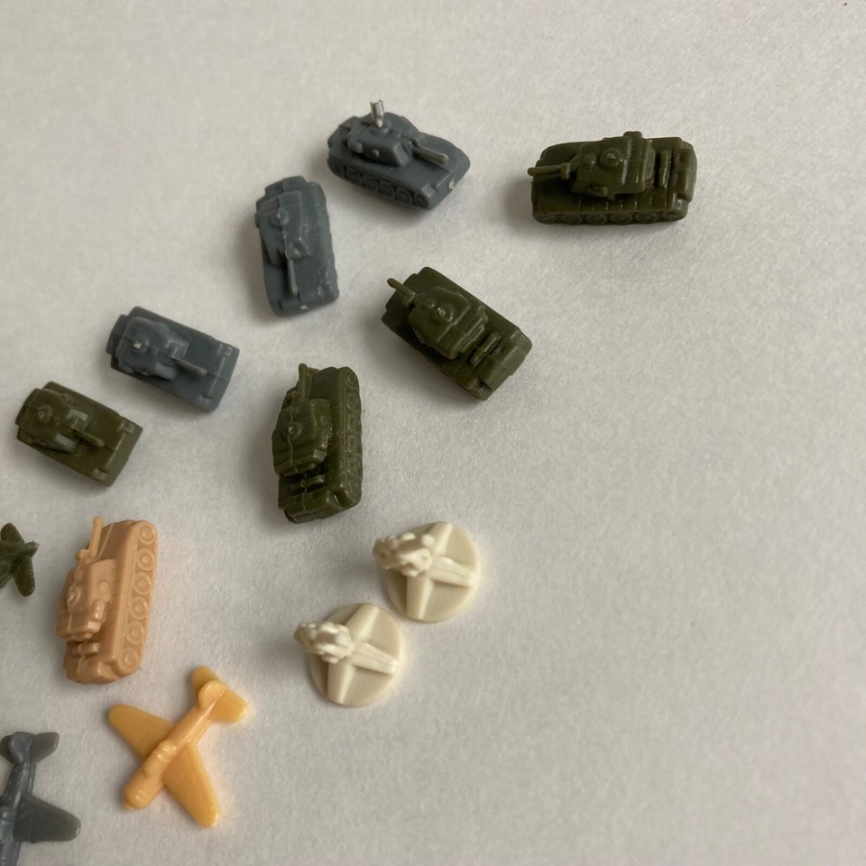 Lot 27 Vintage Plastic Army Men Tanks Airplanes HONG KONG Toy Soldiers ...