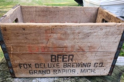 1940s FOX DELUXE BEER WOOD CRATE Grand Rapids Michigan Metal Banded 24 ...
