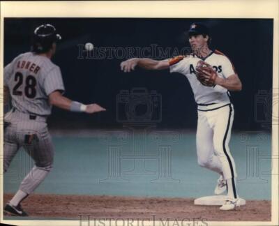 1987 Press Photo Houston Astros' Billy Doran Makes Throw from Second ...