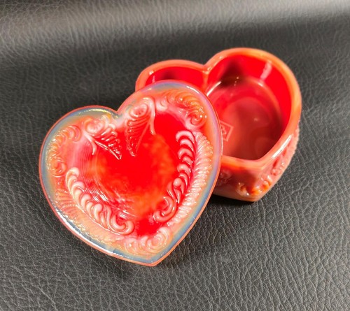 Boyd's Crystal Art Glass HEART JEWEL BOX #1 CARMINE 10-13-78 Trinket ...