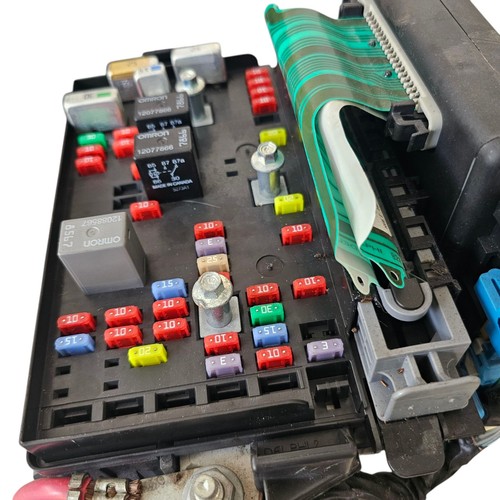 OEM 05-09 Trailblazer SS Rainier Envoy Under Rear Seat Fuse Box Relay ...