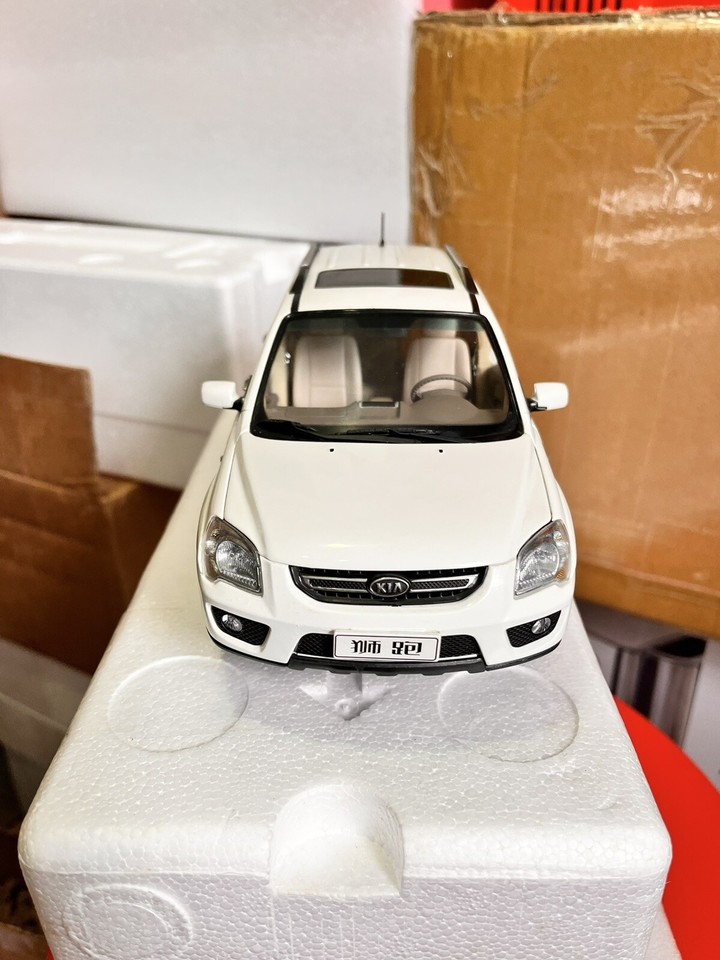 1:18 Scale Kia Sportage 2009 White Diecast Model Car | eBay