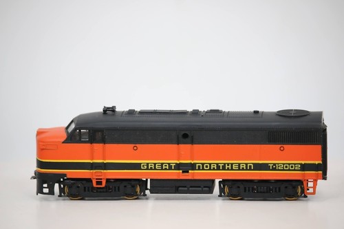 HO SCALE Great Northern T12002 Model Diesel Locomotive Train | eBay