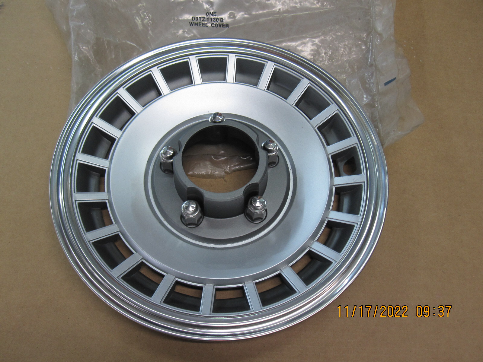 NOS 1979 1980 1981 1982 FORD TRUCK F-150 Bronco 4X4 FRONT HUBCAP D9TZ ...