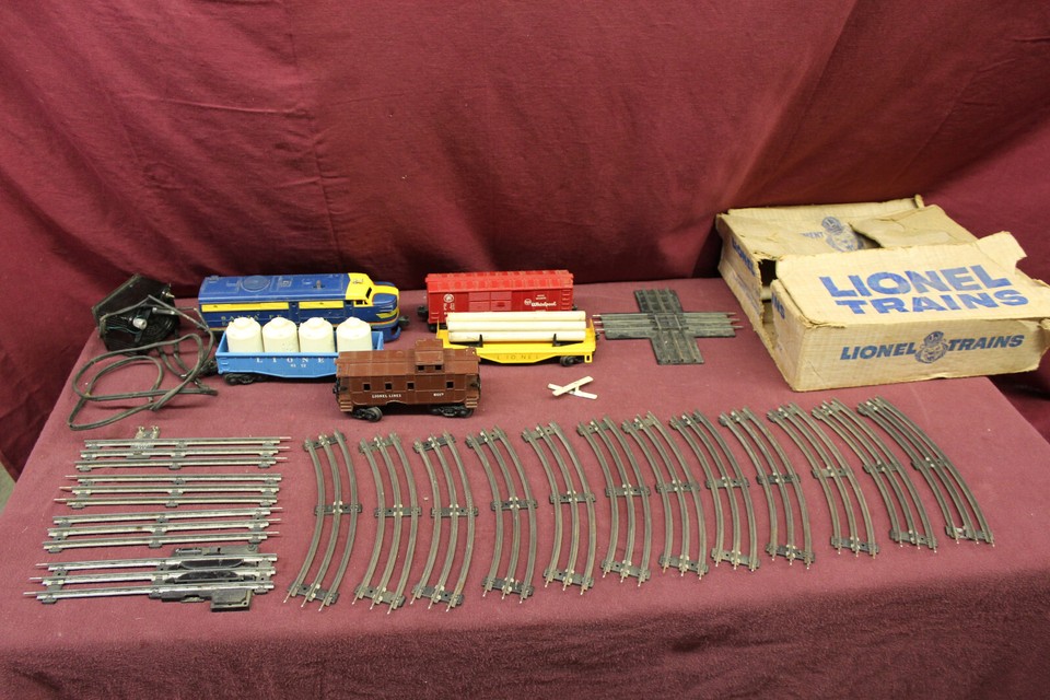 Vintage Lionel Trains Post War 1950's Era Set Sante Fe 204, Whirlpool ...