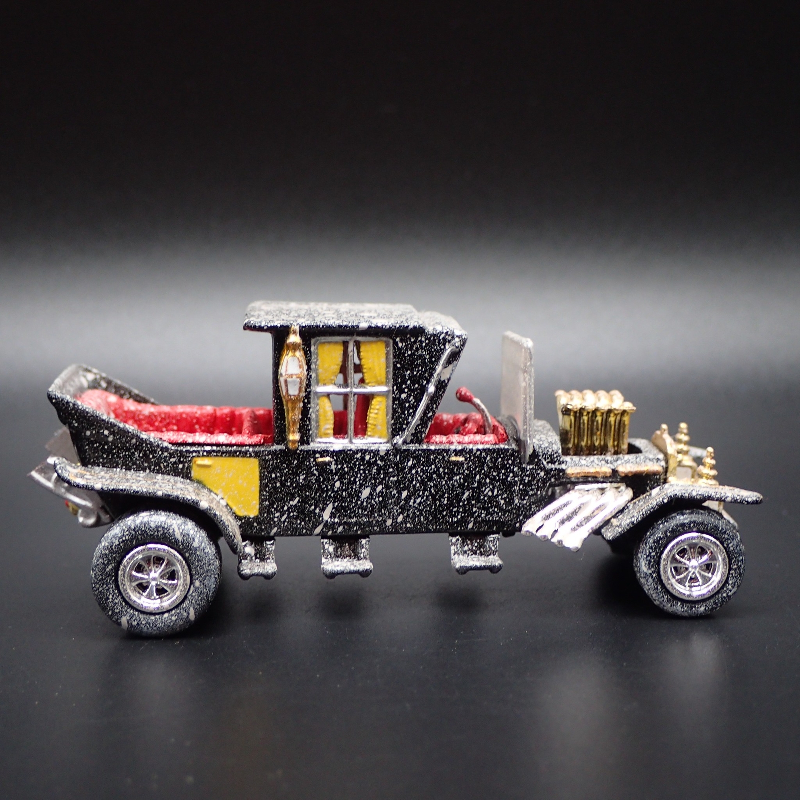 THE MUNSTERS BARRIS KOACH CUSTOM BARN FIND 1:64 SCALE DIORAMA DIECAST ...