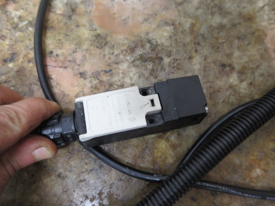 KLOCKNER MOELLER SAFETY INTERLOCK SWITCH IEC 947/EN 60 947 VDE 0660 | eBay