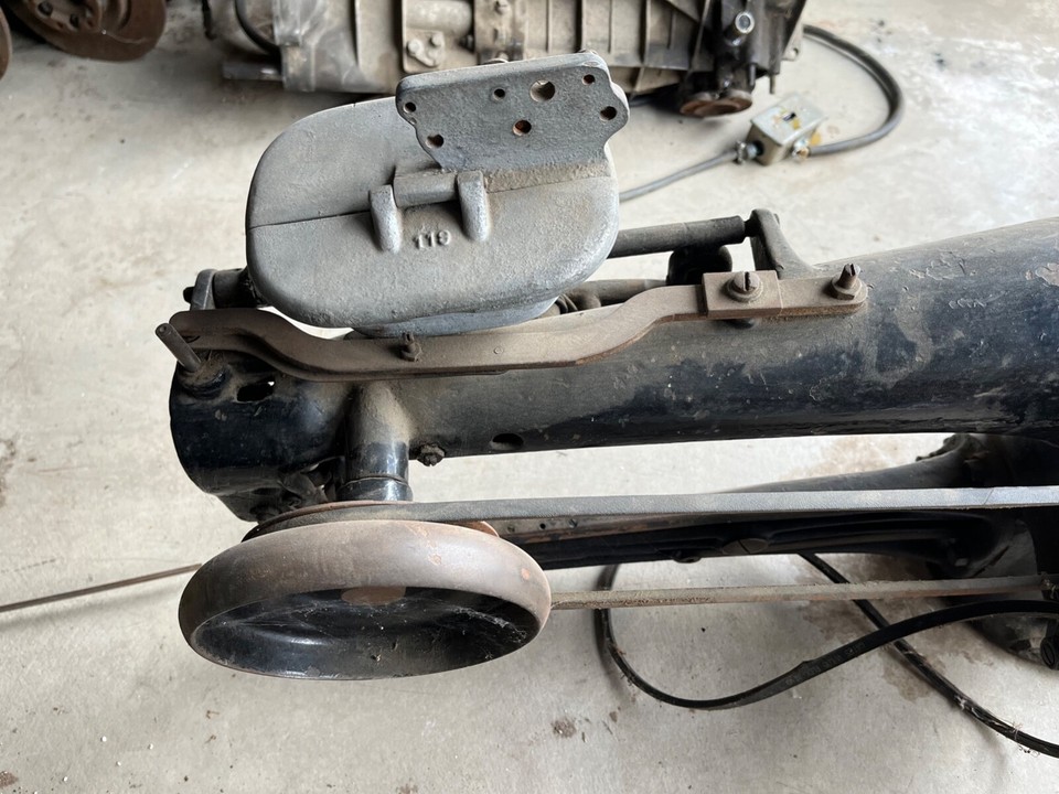 Puritan Alligator Leather Sewing Machine | eBay