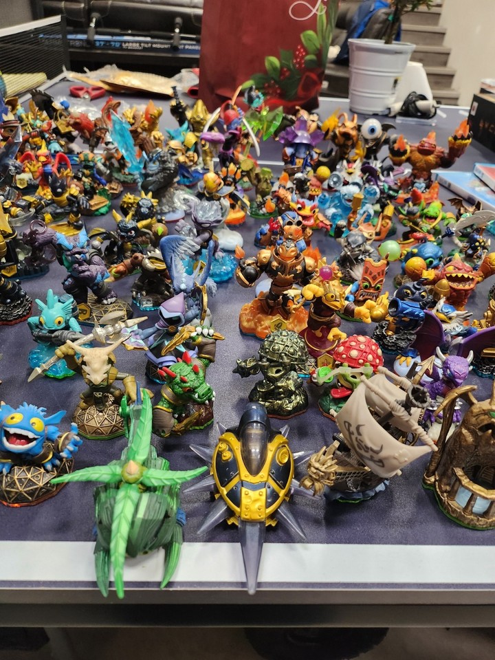HUGE Skylanders Activision Lot of Figurines/Portals/Crystal (Individual ...