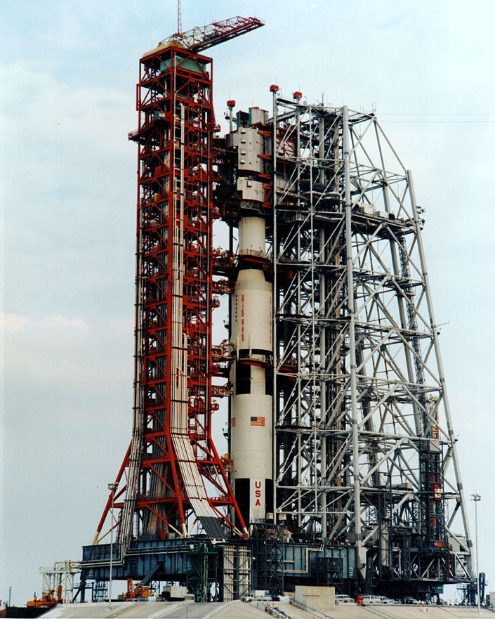 APOLLO 13 SATURN V ON PAD IN MOBILE SERVICE STRUCTURE - 8X10 NASA PHOTO ...