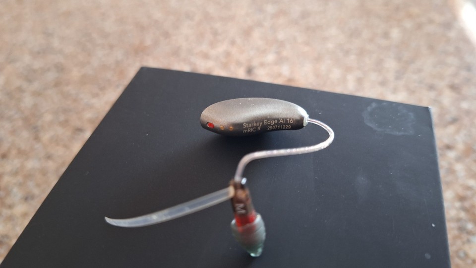 Starkey Edge A1 16 mRIC Hearing Aids *USED* Color Silver BTE With ...