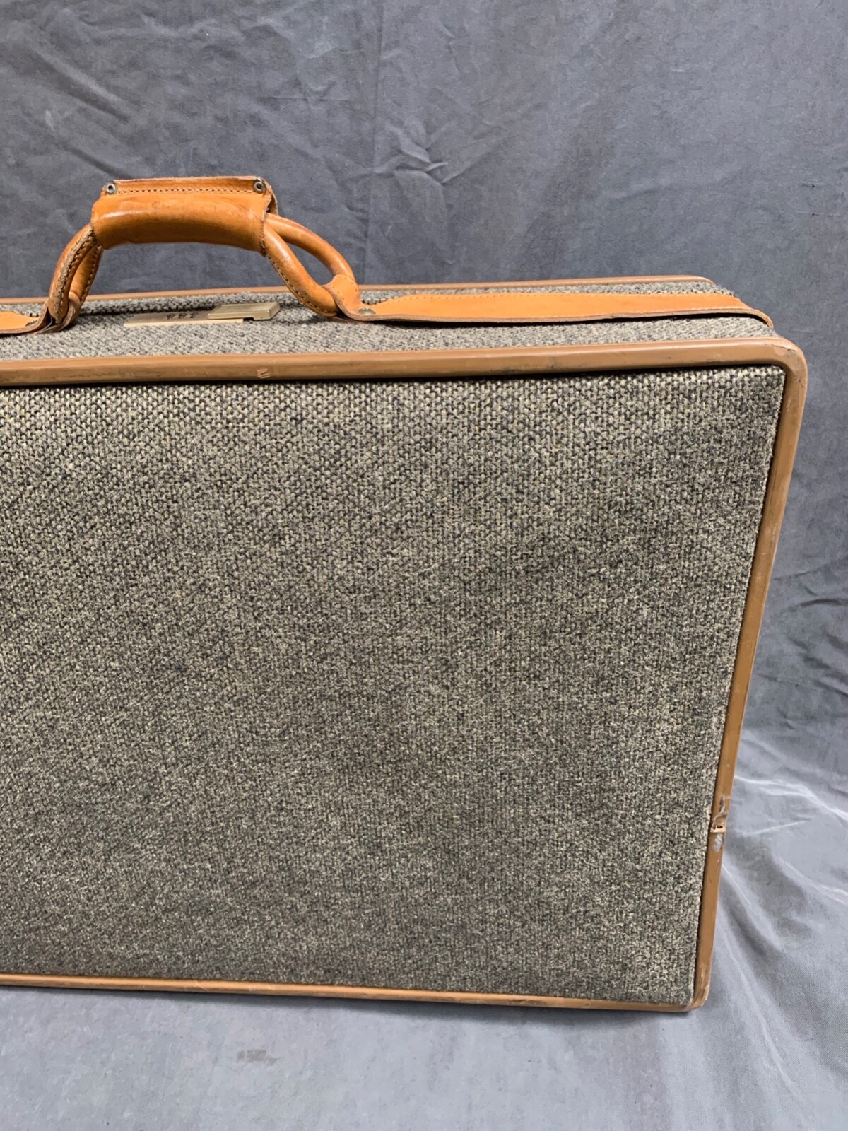 Large Vintage Hartmann Tweed Suitcase With Leather Trim Luggage Case ...