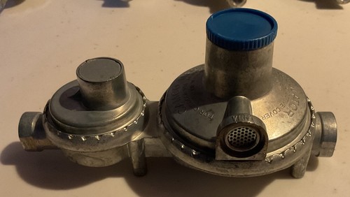 Camco RV 2-Stage LP Propane Regulator w/Vent for Horizontal Mounting ...
