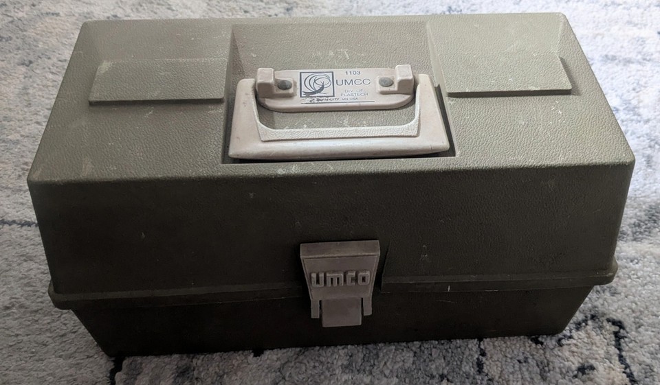 Vintage UMCO 1103 Fishing Tackle Box Green/Tan 3-Tray Fold-Out Rush ...