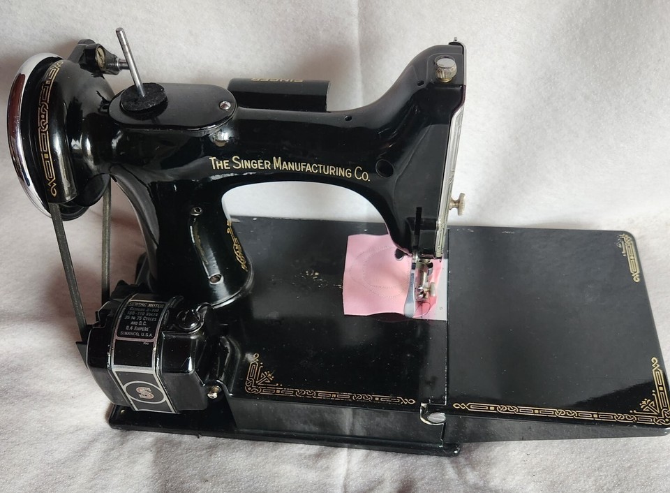 1940 SINGER FEATHERWEIGHT Sewing Machine #221 with Case | eBay
