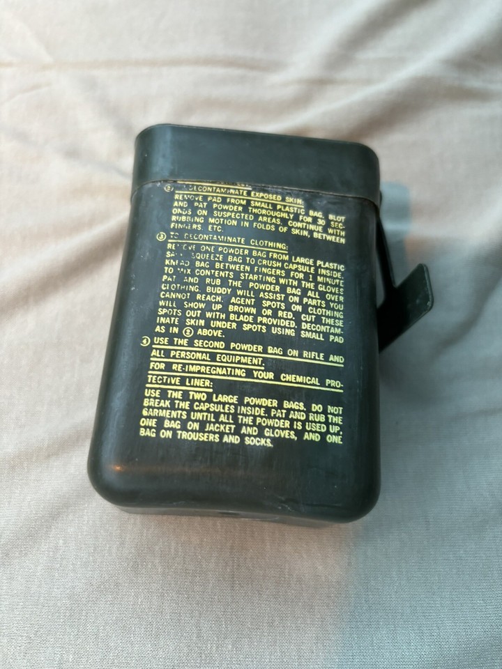 M13 Individual Decontaminating Kit 1960’s 1970’s M17 M17A1 Gas Mask ...