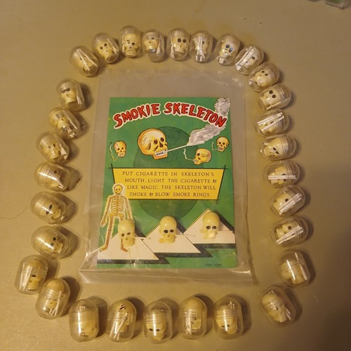 AMAZING!! 1960s Gumball Machine Header Card SMOKIE SKELETON Heads THEY ...