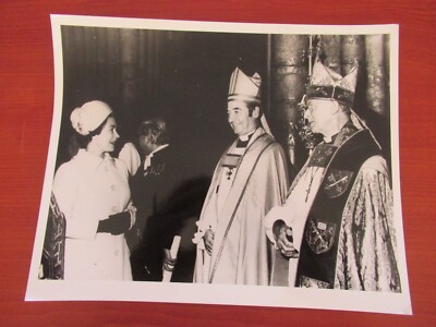 Queen Elizabeth II attending Inaurguration service 1975 Coggan / Blanch ...
